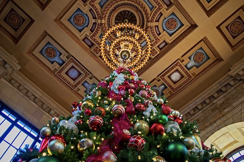Christmas-Tree-Union-Station – The Right Spirit